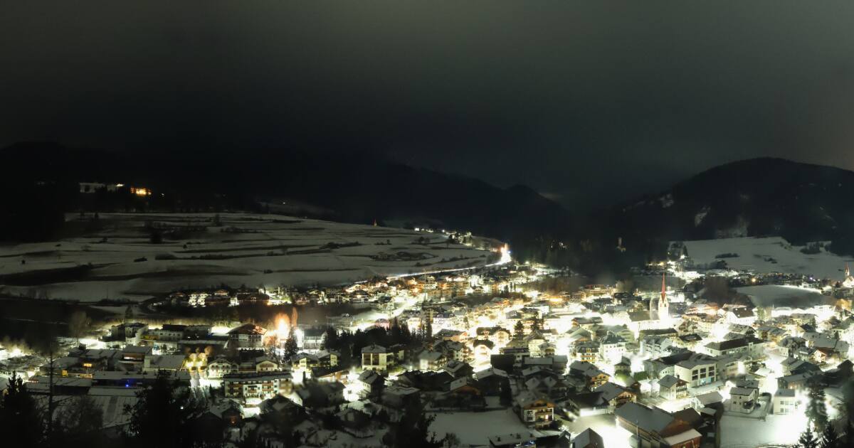Panoramic view on Monguelfo, from the 240 megapixel Panomax superwebcam ...